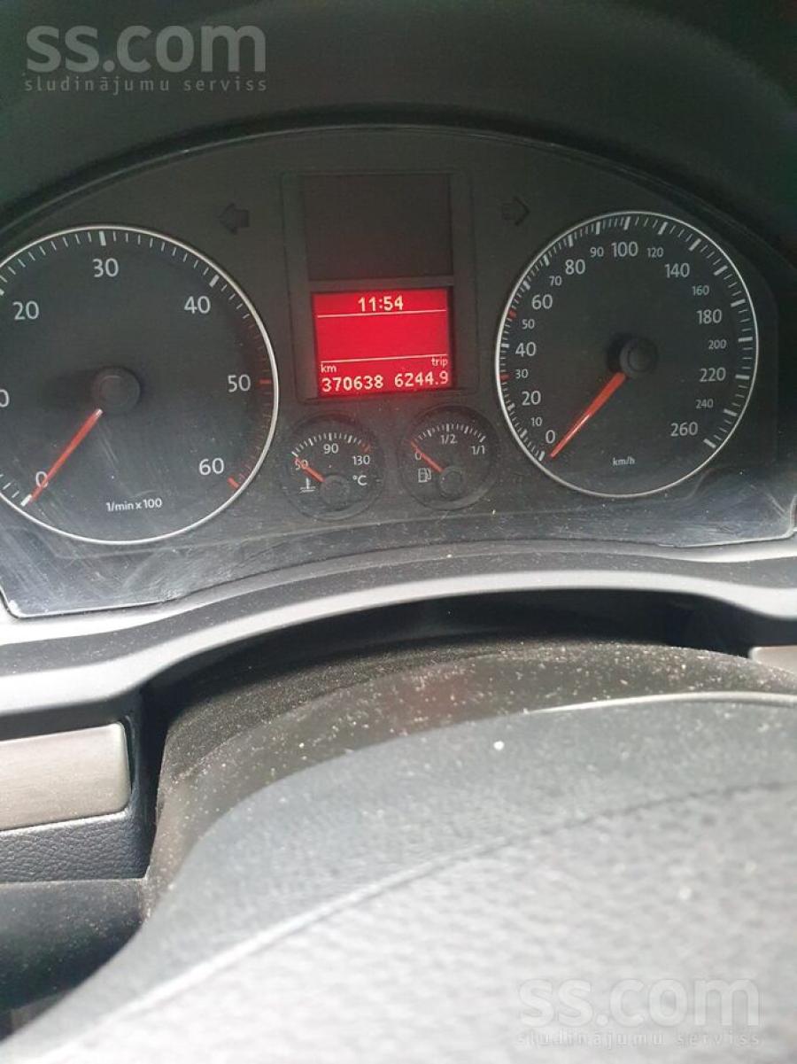 Pelēks Volkswagen Golf 2007 Limbaži, ar dzinēja tilpumu 1.90 L un nobraukumu 371 tūkst. km par 1490 €, foto 4 vietnē AUTOMOTO.COM.LV