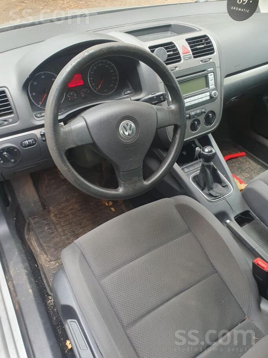 Pelēks Volkswagen Golf 2007 Limbaži, ar dzinēja tilpumu 1.90 L un nobraukumu 371 tūkst. km par 1490 €, foto 5 vietnē AUTOMOTO.COM.LV