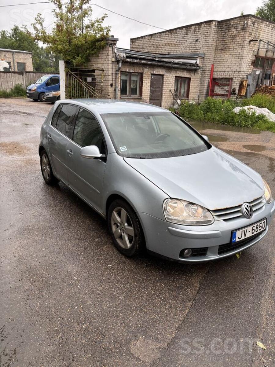 Pelēks Volkswagen Golf 2008 Rīga, ar dzinēja tilpumu 1.90 L un nobraukumu 260 tūkst. km par 1100 €, foto 2 vietnē AUTOMOTO.COM.LV