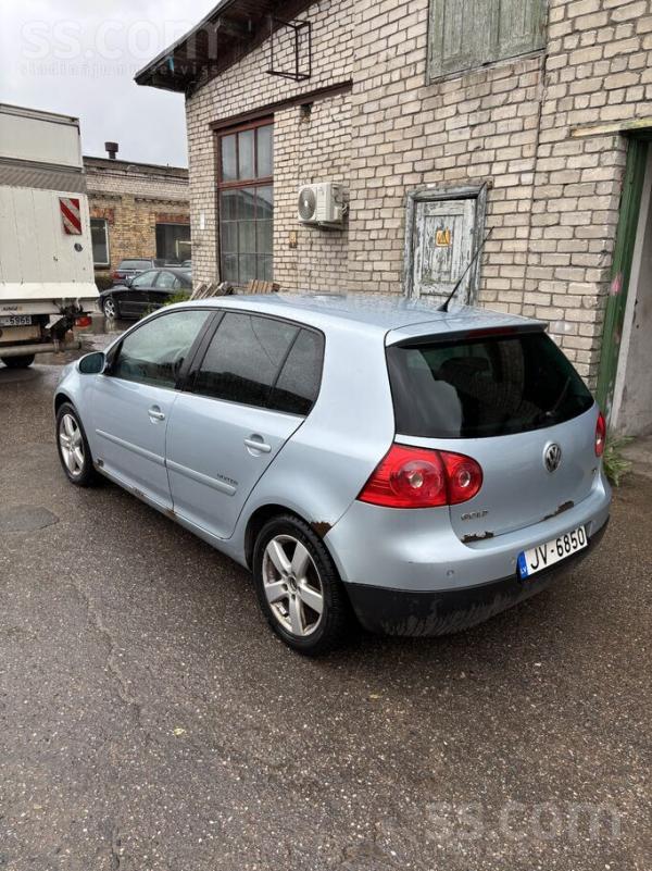 Pelēks Volkswagen Golf 2008 Rīga, ar dzinēja tilpumu 1.90 L un nobraukumu 260 tūkst. km par 1100 €, foto 4 vietnē AUTOMOTO.COM.LV