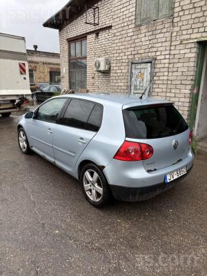 Pelēks Volkswagen Golf 2008 Rīga, ar dzinēja tilpumu 1.90 L un nobraukumu 260 tūkst. km par 1100 €, foto 4 vietnē AUTOMOTO.COM.LV