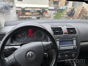 Pelēks Volkswagen Golf 2008 Rīga, ar dzinēja tilpumu 1.90 L un nobraukumu 260 tūkst. km par 1100 €, foto 5 vietnē AUTOMOTO.COM.LV