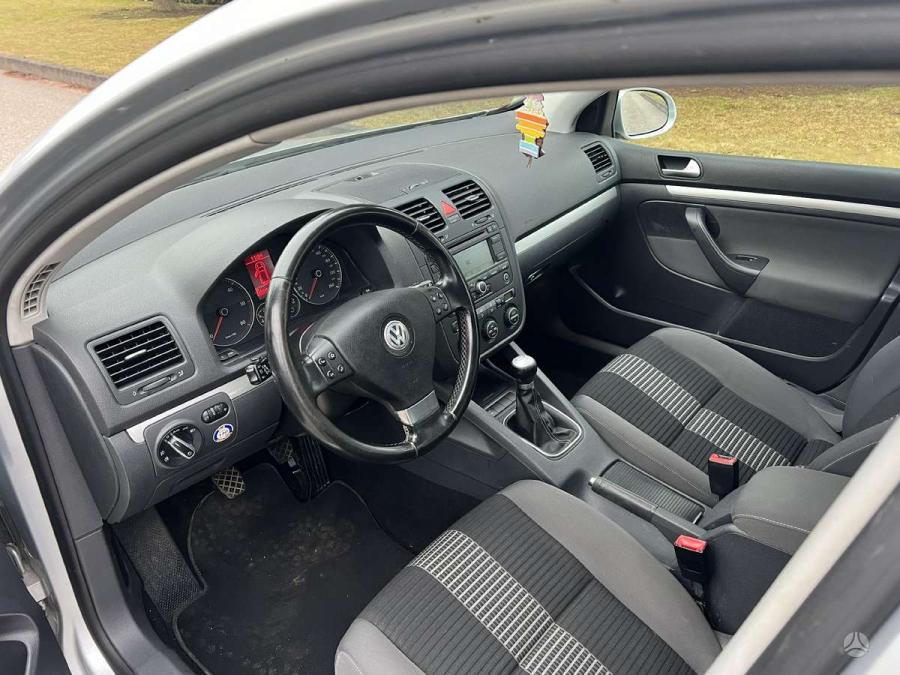 Pelēks Volkswagen Golf 2008 Kėdainiai, ar dzinēja tilpumu 1.90 L un nobraukumu 248 tūkst. km par 2999 €, foto 15 vietnē AUTOMOTO.COM.LV