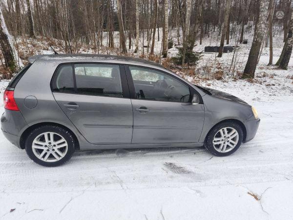 Grey Volkswagen Golf 2008 in Vilnius, with an engine capacity of 1.90 L and mileage of 285 thousand km for 1490 €, photo 4 on AUTOMOTO.COM.LV