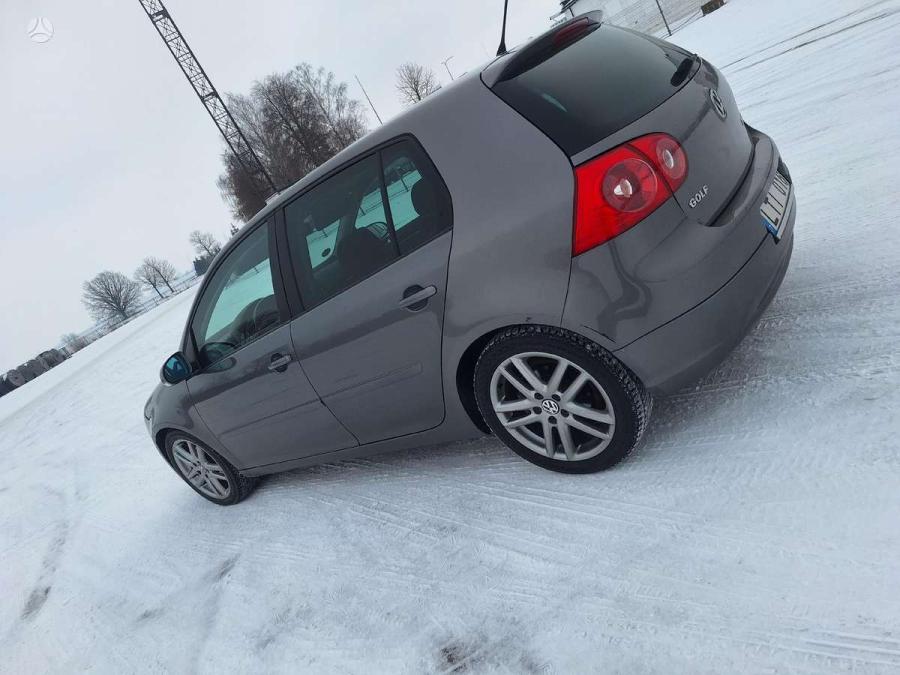 Grey Volkswagen Golf 2008 in Marijampole, with an engine capacity of 2.00 L and mileage of 327 thousand km for 3499 €, photo 5 on AUTOMOTO.COM.LV