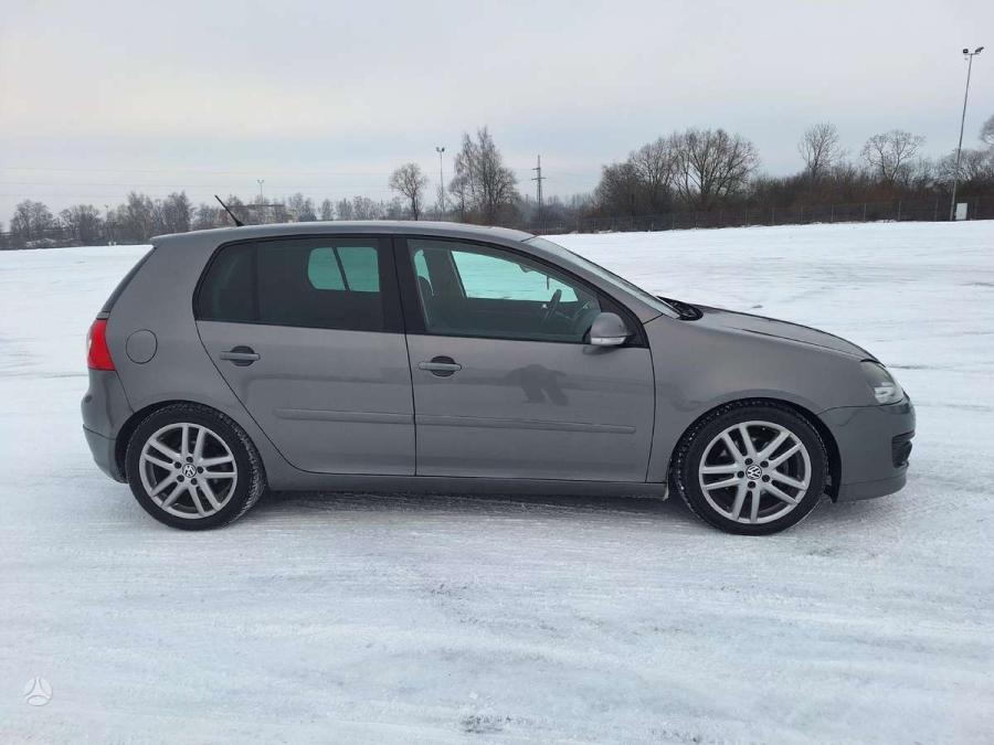 Grey Volkswagen Golf 2008 in Marijampole, with an engine capacity of 2.00 L and mileage of 327 thousand km for 3499 €, photo 6 on AUTOMOTO.COM.LV