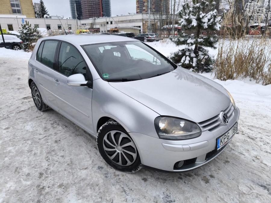 Pelēks Volkswagen Golf 2008 Viļņa, ar dzinēja tilpumu 1.60 L un nobraukumu 269 tūkst. km par 1600 €, foto 1 vietnē AUTOMOTO.COM.LV