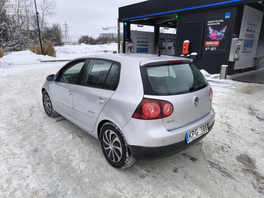Pelēks Volkswagen Golf 2008 Viļņa, ar dzinēja tilpumu 1.60 L un nobraukumu 269 tūkst. km par 1600 €, foto 6 vietnē AUTOMOTO.COM.LV