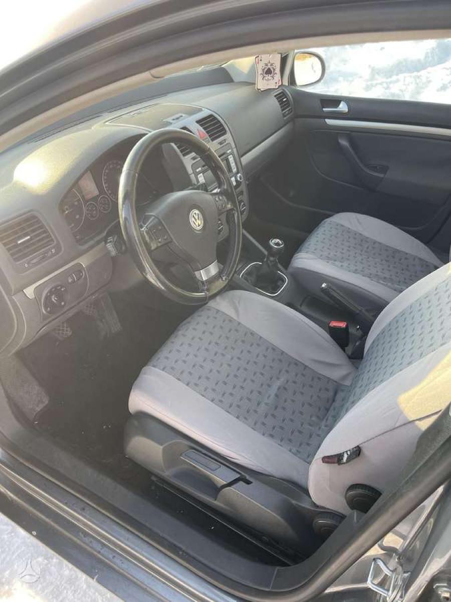 Pelēks Volkswagen Golf 2008 Klaipėda, ar dzinēja tilpumu 1.90 L un nobraukumu 284 tūkst. km par 1950 €, foto 10 vietnē AUTOMOTO.COM.LV