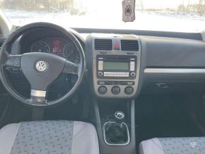 Pelēks Volkswagen Golf 2008 Klaipėda, ar dzinēja tilpumu 1.90 L un nobraukumu 284 tūkst. km par 1950 €, foto 13 vietnē AUTOMOTO.COM.LV