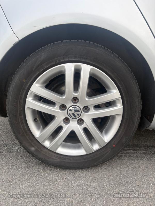Pelēks Volkswagen Golf 2008 Tallina, ar dzinēja tilpumu 1.90 L un nobraukumu 240 tūkst. km par 3000 €, foto 4 vietnē AUTOMOTO.COM.LV