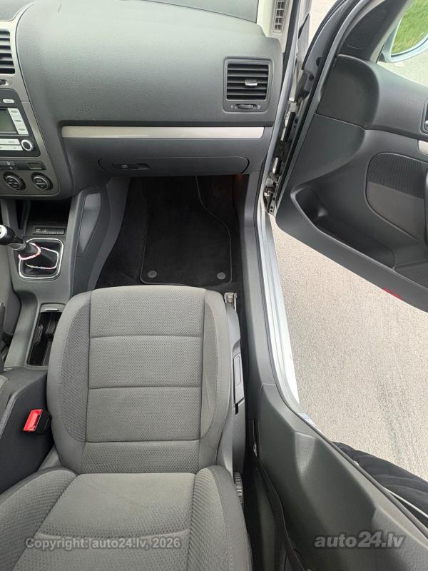 Pelēks Volkswagen Golf 2008 Tallina, ar dzinēja tilpumu 1.90 L un nobraukumu 240 tūkst. km par 3000 €, foto 5 vietnē AUTOMOTO.COM.LV