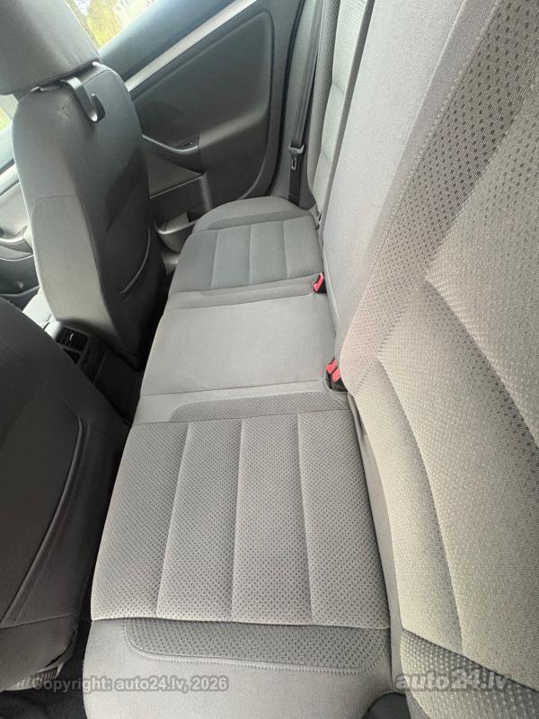 Pelēks Volkswagen Golf 2008 Tallina, ar dzinēja tilpumu 1.90 L un nobraukumu 240 tūkst. km par 3000 €, foto 10 vietnē AUTOMOTO.COM.LV