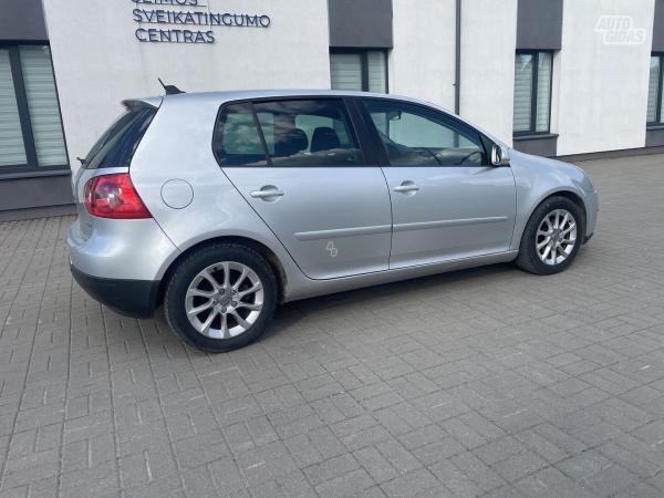 Pelēks Volkswagen Golf 2008 Viļņa, ar dzinēja tilpumu 1.90 L un nobraukumu 320 tūkst. km par 2700 €, foto 6 vietnē AUTOMOTO.COM.LV