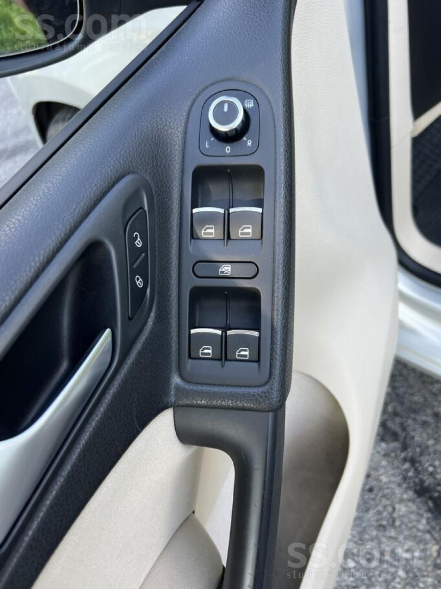Pelēks Volkswagen Golf 2008 Rīga, ar dzinēja tilpumu 1.40 L un nobraukumu 143 tūkst. km par 5000 €, foto 21 vietnē AUTOMOTO.COM.LV