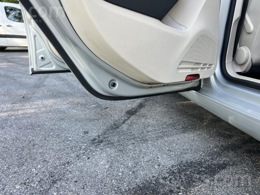 Pelēks Volkswagen Golf 2008 Rīga, ar dzinēja tilpumu 1.40 L un nobraukumu 143 tūkst. km par 5000 €, foto 28 vietnē AUTOMOTO.COM.LV