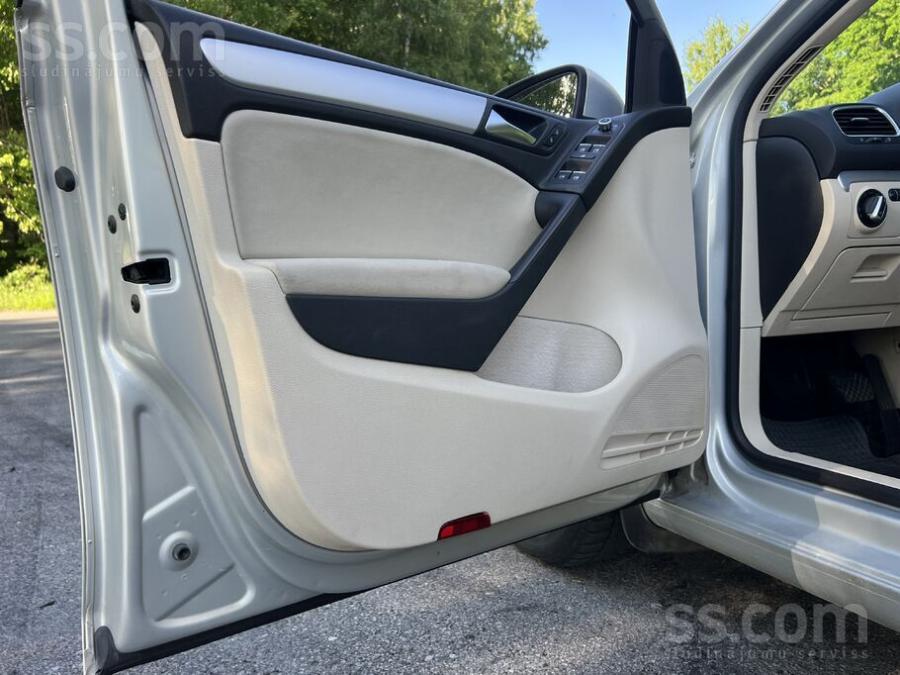 Pelēks Volkswagen Golf 2008 Rīga, ar dzinēja tilpumu 1.40 L un nobraukumu 143 tūkst. km par 5000 €, foto 29 vietnē AUTOMOTO.COM.LV