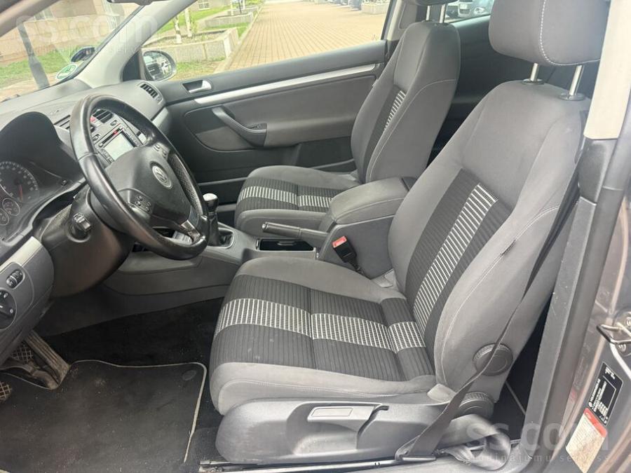 Grey Volkswagen Golf 2008 in Riga, with an engine capacity of 1.40 L and mileage of 0 thousand km for 2500 €, photo 4 on AUTOMOTO.COM.LV