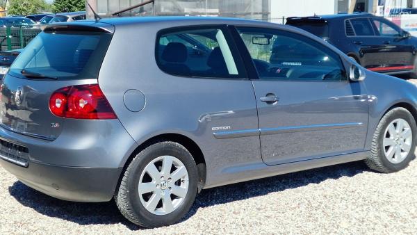 Pelēks Volkswagen Golf 2008 Kretinga, ar dzinēja tilpumu 1.40 L un nobraukumu 235 tūkst. km par 2399 €, foto 5 vietnē AUTOMOTO.COM.LV