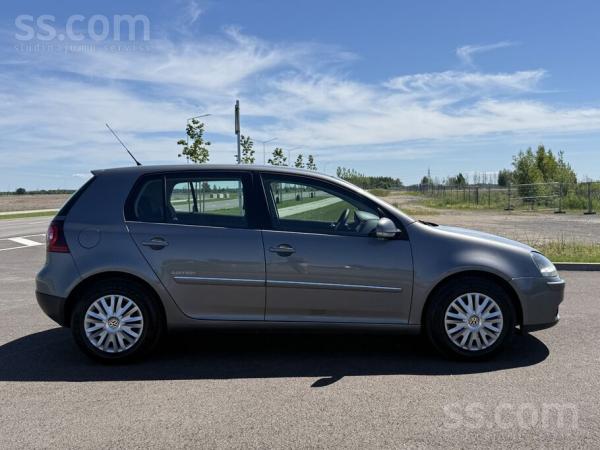 Grey Volkswagen Golf 2008 in Liepaja, with an engine capacity of 1.60 L and mileage of 204 thousand km for 4200 €, photo 5 on AUTOMOTO.COM.LV