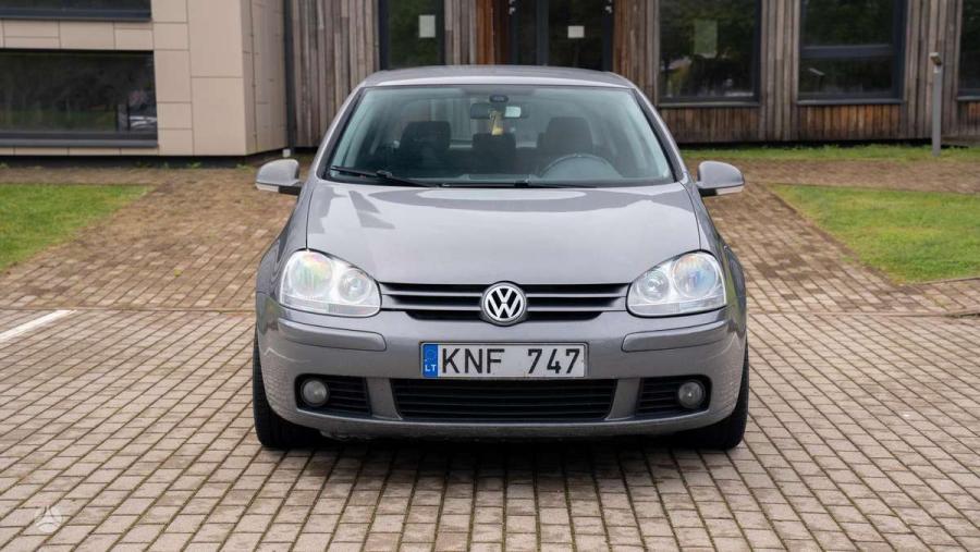 Grey Volkswagen Golf 2008 in Taurage, with an engine capacity of 1.90 L and mileage of 340 thousand km for 2499 €, photo 4 on AUTOMOTO.COM.LV
