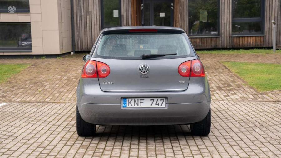 Grey Volkswagen Golf 2008 in Taurage, with an engine capacity of 1.90 L and mileage of 340 thousand km for 2499 €, photo 7 on AUTOMOTO.COM.LV