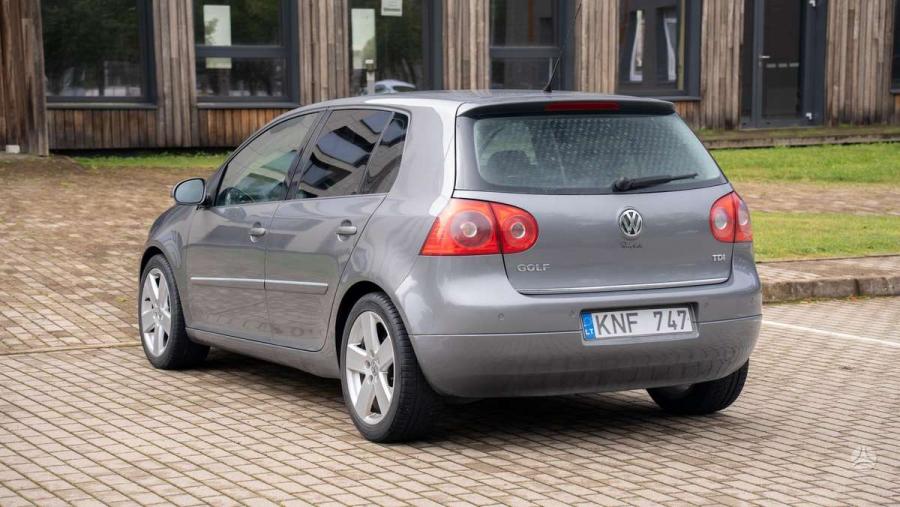 Grey Volkswagen Golf 2008 in Taurage, with an engine capacity of 1.90 L and mileage of 340 thousand km for 2499 €, photo 9 on AUTOMOTO.COM.LV