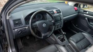 Grey Volkswagen Golf 2008 in Taurage, with an engine capacity of 1.90 L and mileage of 340 thousand km for 2499 €, photo 10 on AUTOMOTO.COM.LV