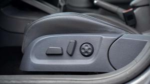 Grey Volkswagen Golf 2008 in Taurage, with an engine capacity of 1.90 L and mileage of 340 thousand km for 2499 €, photo 13 on AUTOMOTO.COM.LV