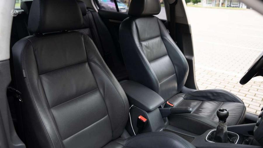 Grey Volkswagen Golf 2008 in Taurage, with an engine capacity of 1.90 L and mileage of 340 thousand km for 2499 €, photo 14 on AUTOMOTO.COM.LV