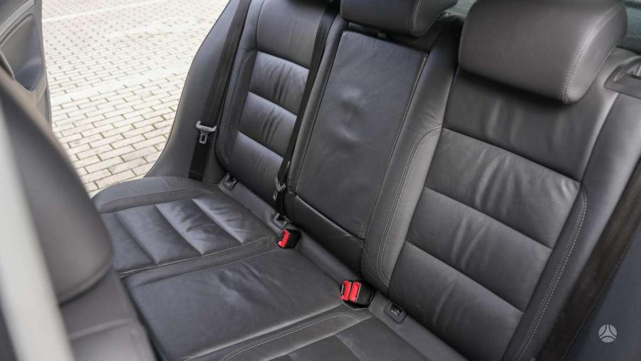 Grey Volkswagen Golf 2008 in Taurage, with an engine capacity of 1.90 L and mileage of 340 thousand km for 2499 €, photo 15 on AUTOMOTO.COM.LV