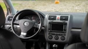 Grey Volkswagen Golf 2008 in Taurage, with an engine capacity of 1.90 L and mileage of 340 thousand km for 2499 €, photo 16 on AUTOMOTO.COM.LV