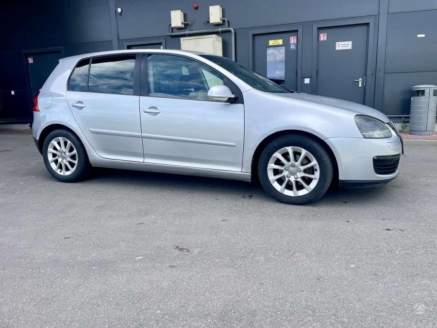 Pelēks Volkswagen Golf 2008 Viļņa, ar dzinēja tilpumu 1.90 L un nobraukumu 320 tūkst. km par 2500 €, foto 6 vietnē AUTOMOTO.COM.LV
