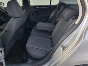 Pelēks Volkswagen Golf 2008 Ogre, ar dzinēja tilpumu 2.00 L un nobraukumu 224 tūkst. km par 4950 €, foto 13 vietnē AUTOMOTO.COM.LV