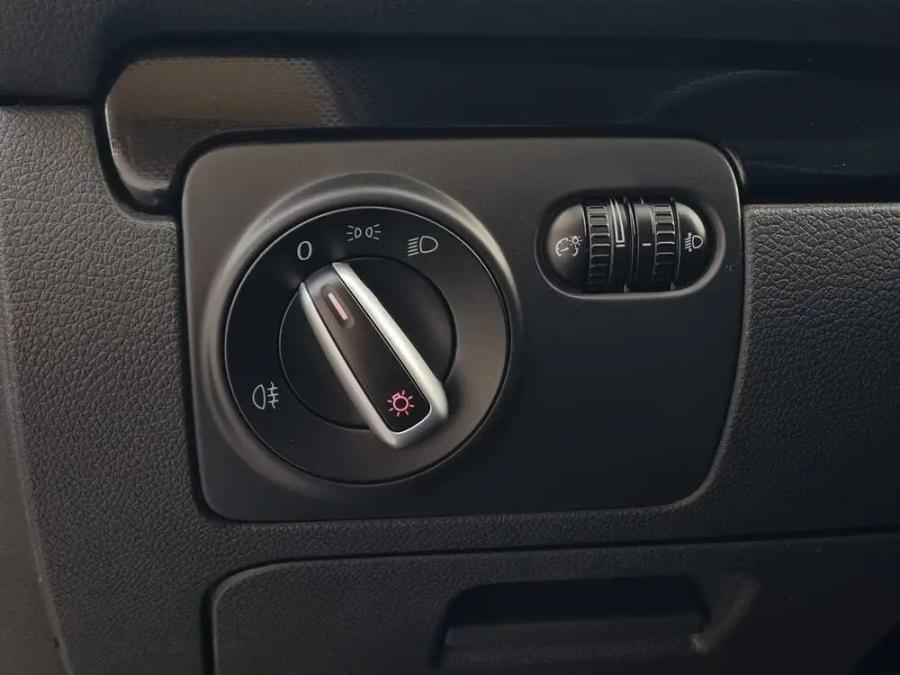 Pelēks Volkswagen Golf 2008 Ogre, ar dzinēja tilpumu 2.00 L un nobraukumu 224 tūkst. km par 4950 €, foto 18 vietnē AUTOMOTO.COM.LV