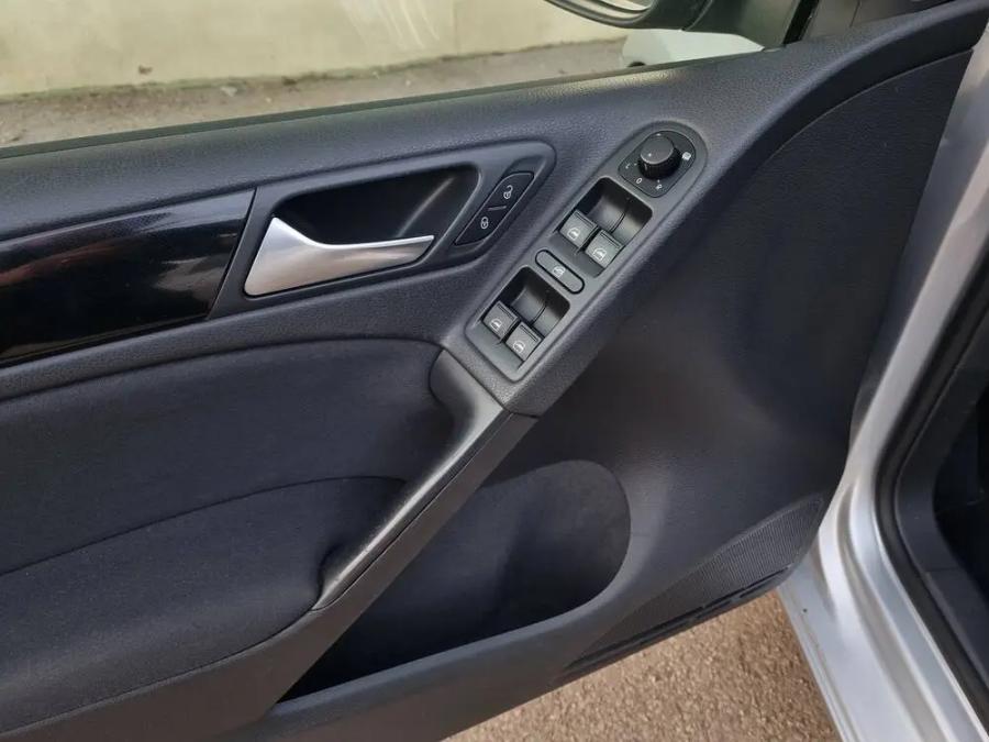 Pelēks Volkswagen Golf 2008 Ogre, ar dzinēja tilpumu 2.00 L un nobraukumu 224 tūkst. km par 4950 €, foto 19 vietnē AUTOMOTO.COM.LV