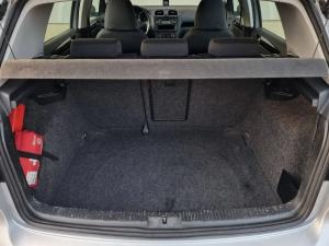 Pelēks Volkswagen Golf 2008 Ogre, ar dzinēja tilpumu 2.00 L un nobraukumu 224 tūkst. km par 4950 €, foto 22 vietnē AUTOMOTO.COM.LV