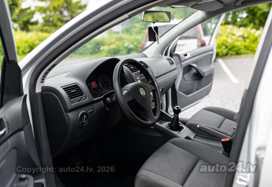 Pelēks Volkswagen Golf 2008 Tallina, ar dzinēja tilpumu 1.40 L un nobraukumu 225 tūkst. km par 2399 €, foto 10 vietnē AUTOMOTO.COM.LV