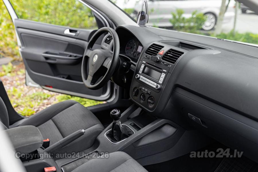 Pelēks Volkswagen Golf 2008 Tallina, ar dzinēja tilpumu 1.40 L un nobraukumu 225 tūkst. km par 2399 €, foto 13 vietnē AUTOMOTO.COM.LV
