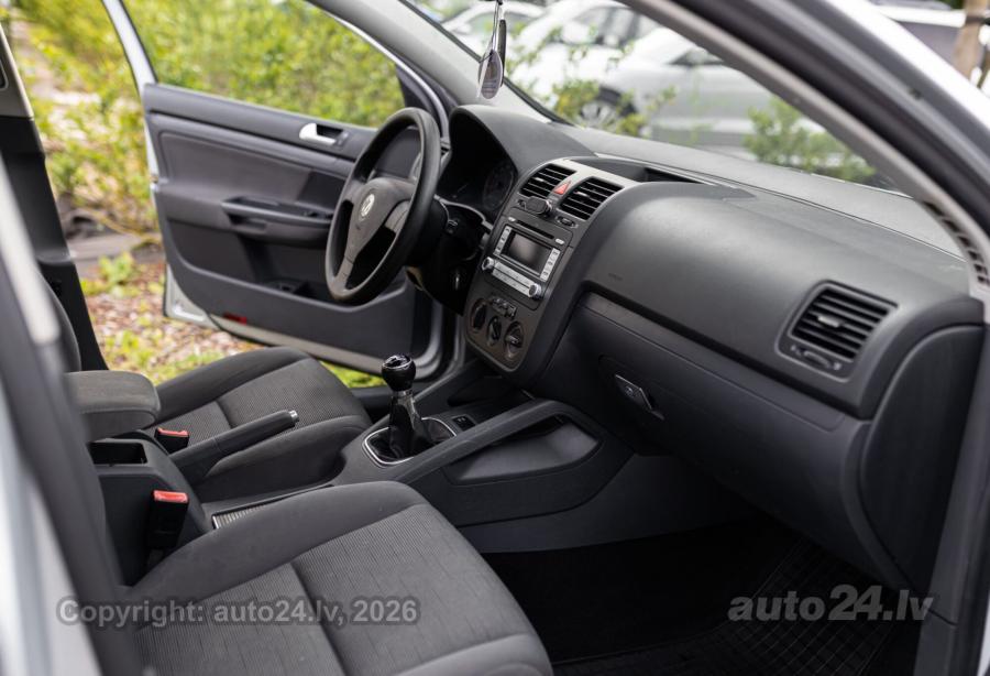Pelēks Volkswagen Golf 2008 Tallina, ar dzinēja tilpumu 1.40 L un nobraukumu 225 tūkst. km par 2399 €, foto 14 vietnē AUTOMOTO.COM.LV