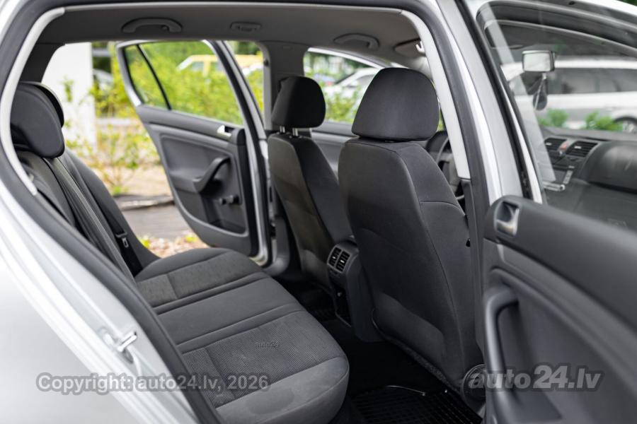 Pelēks Volkswagen Golf 2008 Tallina, ar dzinēja tilpumu 1.40 L un nobraukumu 225 tūkst. km par 2399 €, foto 16 vietnē AUTOMOTO.COM.LV