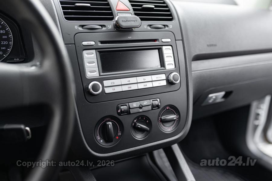 Pelēks Volkswagen Golf 2008 Tallina, ar dzinēja tilpumu 1.40 L un nobraukumu 225 tūkst. km par 2399 €, foto 18 vietnē AUTOMOTO.COM.LV