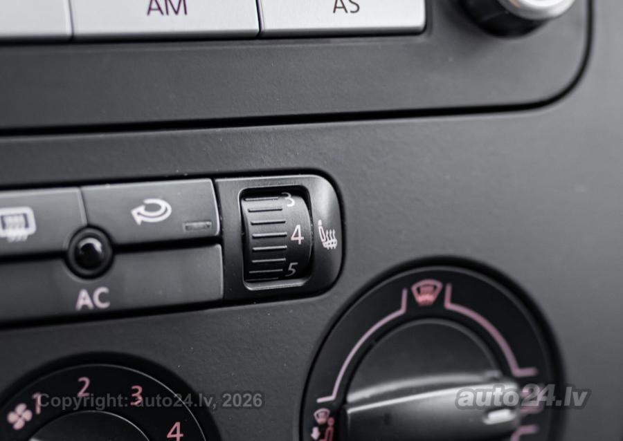 Pelēks Volkswagen Golf 2008 Tallina, ar dzinēja tilpumu 1.40 L un nobraukumu 225 tūkst. km par 2399 €, foto 19 vietnē AUTOMOTO.COM.LV