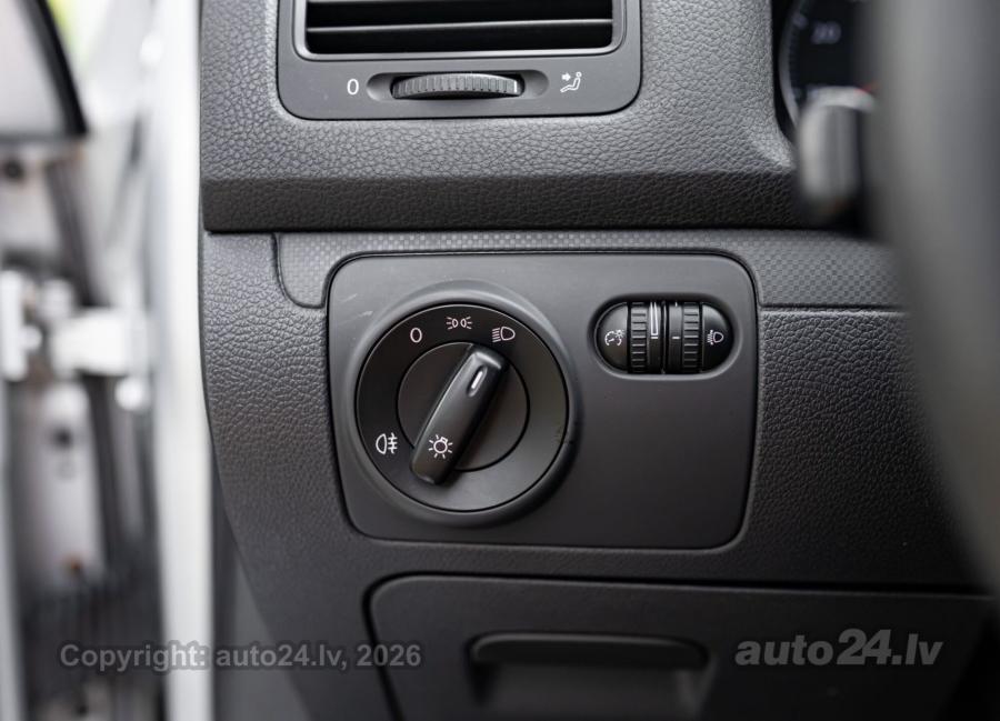 Pelēks Volkswagen Golf 2008 Tallina, ar dzinēja tilpumu 1.40 L un nobraukumu 225 tūkst. km par 2399 €, foto 21 vietnē AUTOMOTO.COM.LV