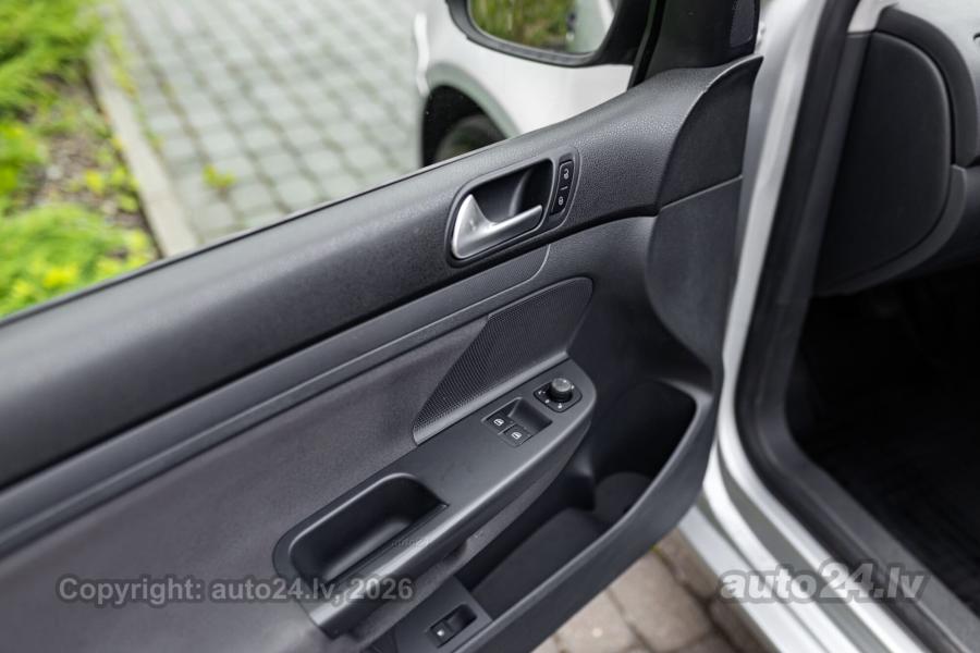 Pelēks Volkswagen Golf 2008 Tallina, ar dzinēja tilpumu 1.40 L un nobraukumu 225 tūkst. km par 2399 €, foto 23 vietnē AUTOMOTO.COM.LV