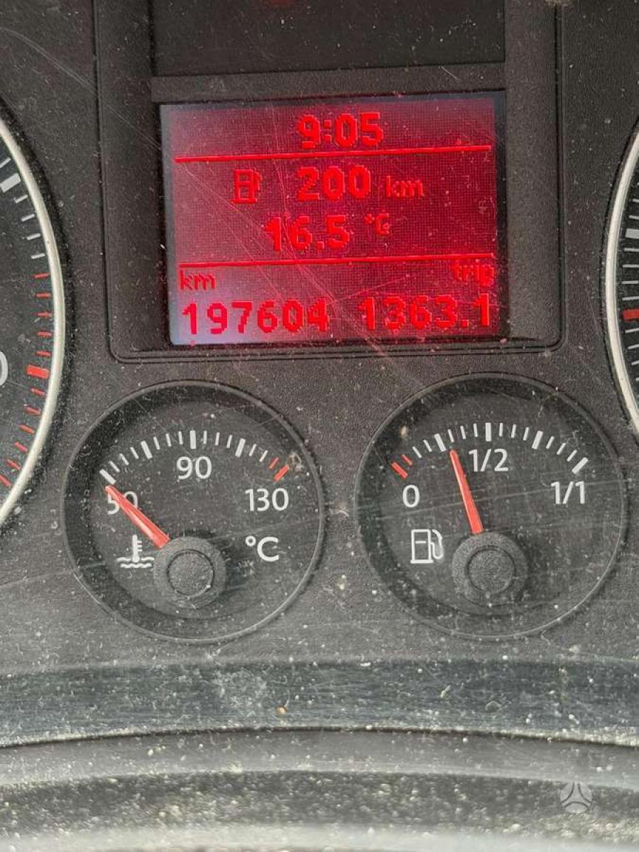 Grey Volkswagen Golf 2008 in Jurbarkas, with an engine capacity of 1.60 L and mileage of 197 thousand km for 2399 €, photo 1 on AUTOMOTO.COM.LV