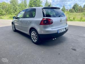 Grey Volkswagen Golf 2008 in Vilnius, with an engine capacity of 1.90 L and mileage of 321 thousand km for 2400 €, photo 3 on AUTOMOTO.COM.LV