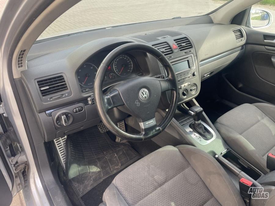 Grey Volkswagen Golf 2008 in Vilnius, with an engine capacity of 1.90 L and mileage of 321 thousand km for 2400 €, photo 13 on AUTOMOTO.COM.LV