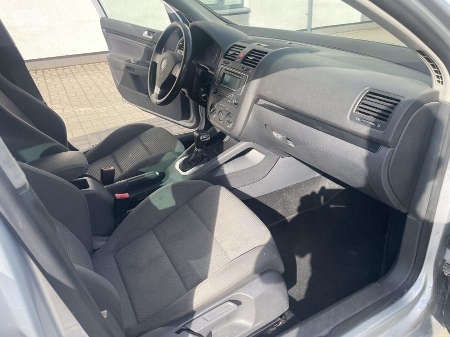 Grey Volkswagen Golf 2008 in Vilnius, with an engine capacity of 1.90 L and mileage of 321 thousand km for 2400 €, photo 14 on AUTOMOTO.COM.LV