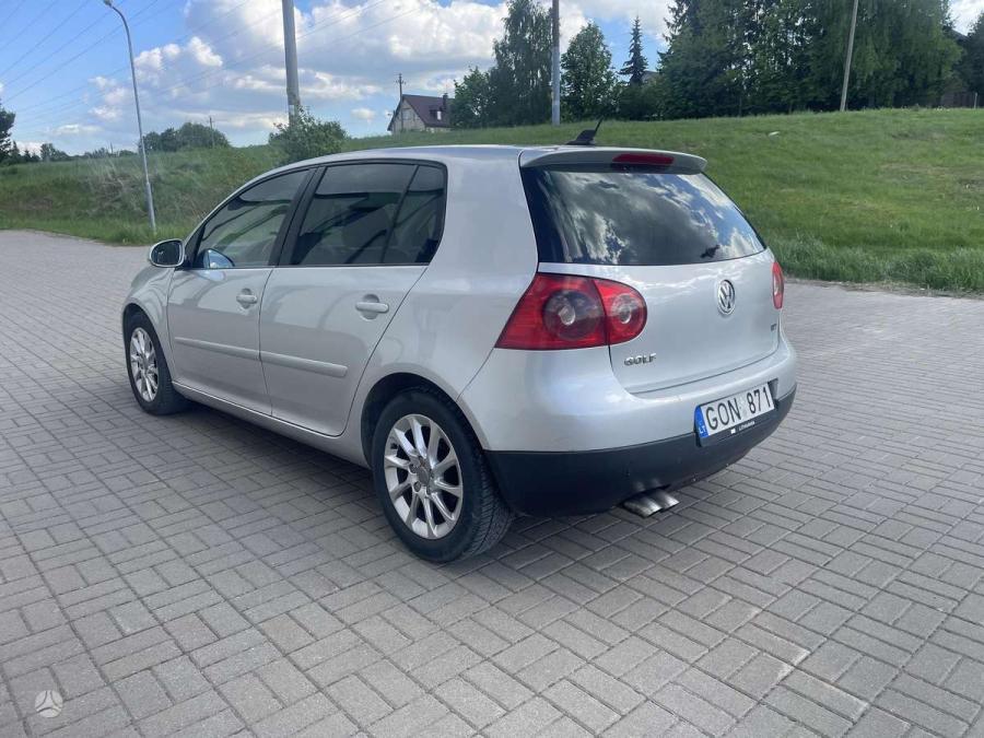 Grey Volkswagen Golf 2008 in Vilnius, with an engine capacity of 1.90 L and mileage of 321 thousand km for 2400 €, photo 3 on AUTOMOTO.COM.LV